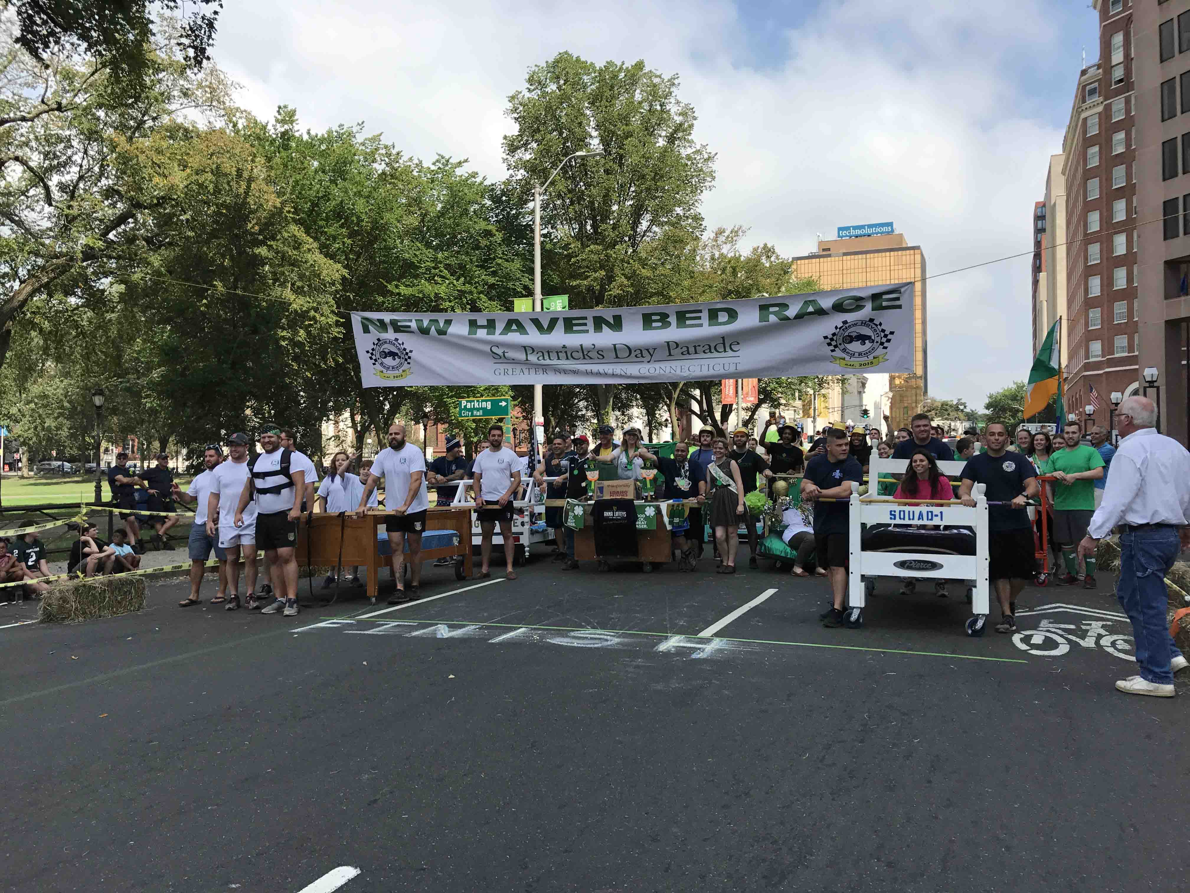 Bed-pushing race attracts 200 | Yale Daily News