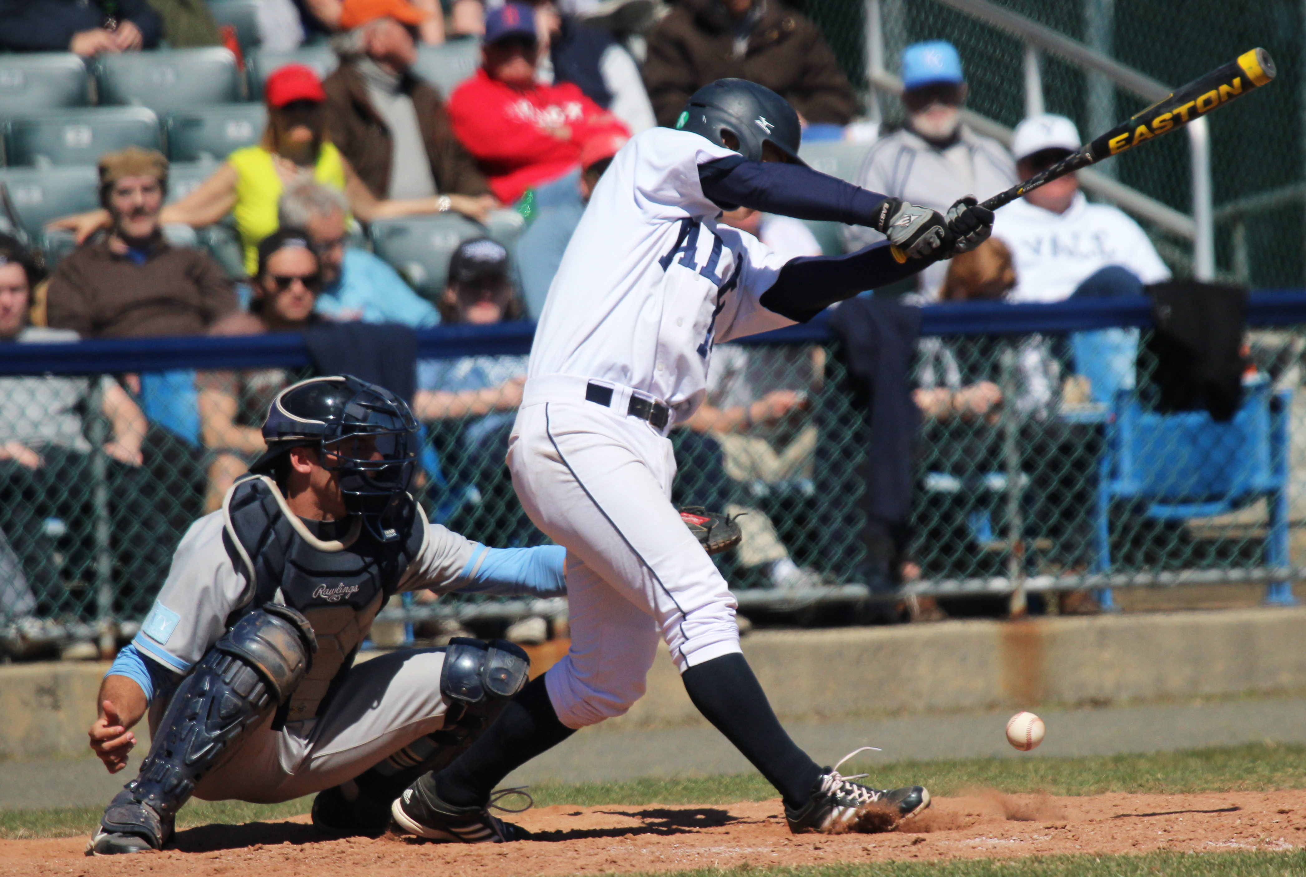 BASEBALL | Bulldogs split with Crimson | Yale Daily News